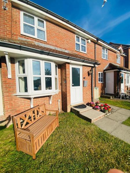 Coastal 2 Bedroom Maisonette With Parking - Eastbourne
