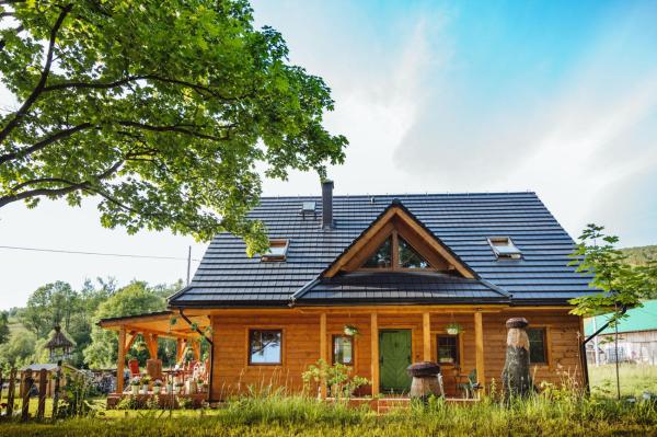 Chatka Obok Dziadka W Okolicy Czarnej Góry - Poland