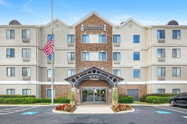 Outdoor Pool + Near To The Beach | 1 Bedroom - Foley, AL