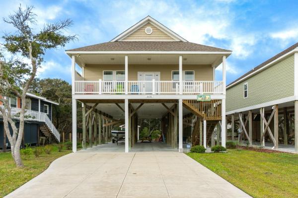 Novel Tee By Oak Island Accommodations - Oak Island, NC