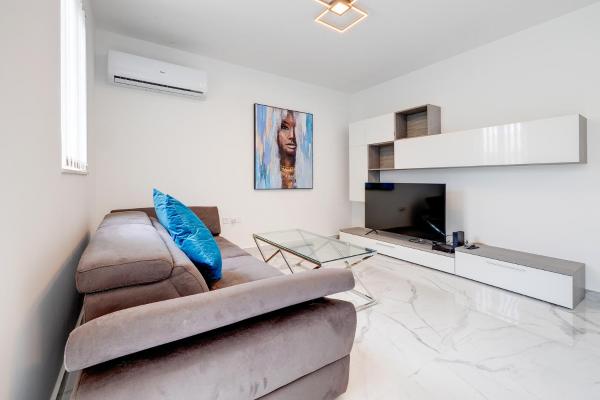 Deluxe Apartment Steps To St Georges Bay - Malte