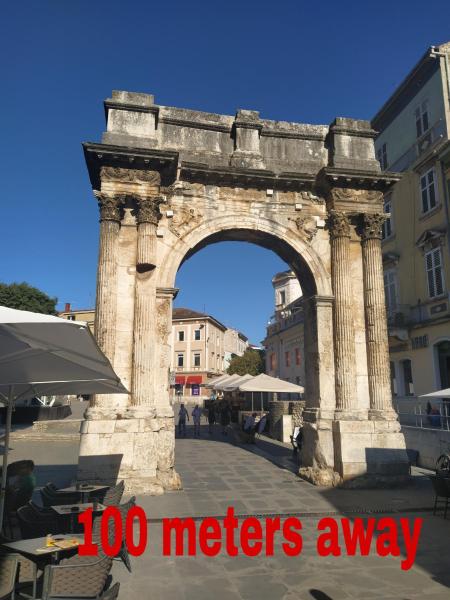 Roman Arch- Low Budget Doublebed Room In Top Center - Fažana
