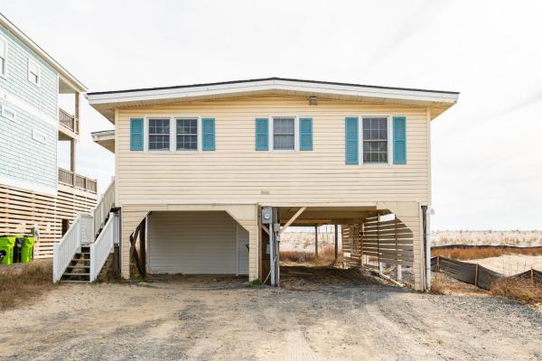 Smart Pelican By Oak Island Accommodations - Oak Island, NC