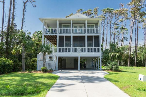 Southern Charm By Oak Island Accommodations - Oak Island, NC