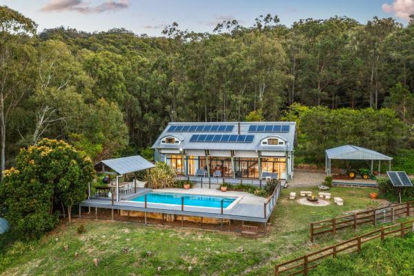 The Farm On Razorback Ridge - Montville