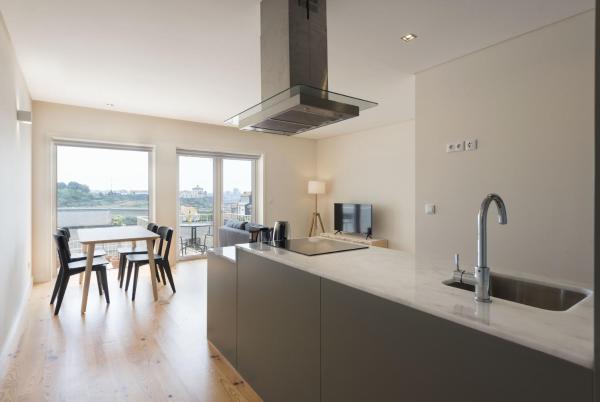 Bmyguest - São Vitor Balcony Apartment - Porto, Portugal