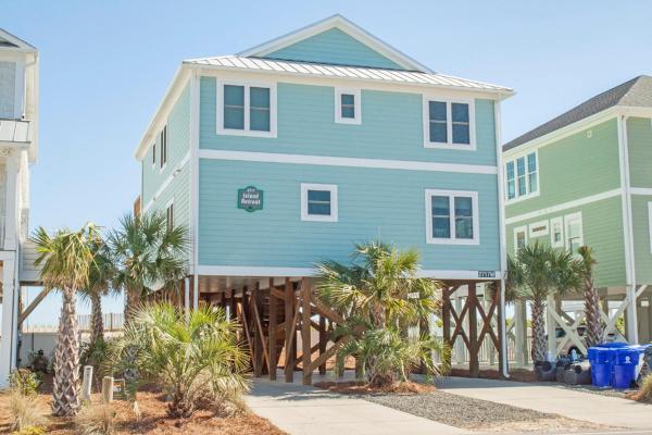 Island Retreat By Oak Island Accommodations - Oak Island, NC