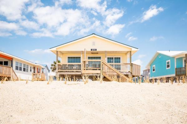 Dip Inn By Oak Island Accommodations - Oak Island, NC