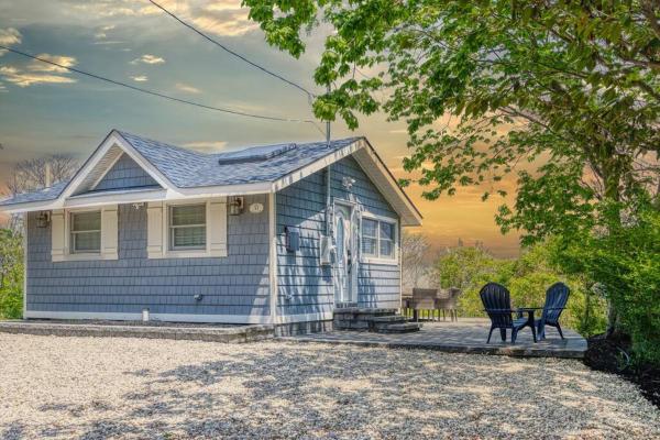 Beach Cottage Villa - Riverhead, NY