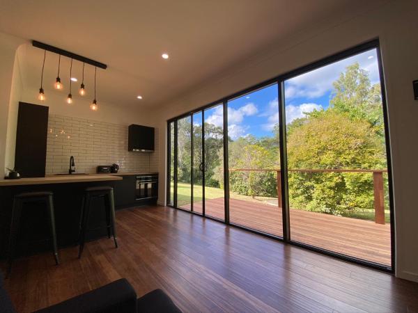 Kosmo’s Studio: City Style In A Retreat Setting! - Tamborine Mountain