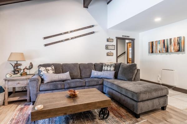 Horizons Iv #156 New Luxurious Listing! Fully Remodeled 2 Bedroom Plus Loft 3 Full Bathroom Sleeps 8 - Mammoth Lakes, CA