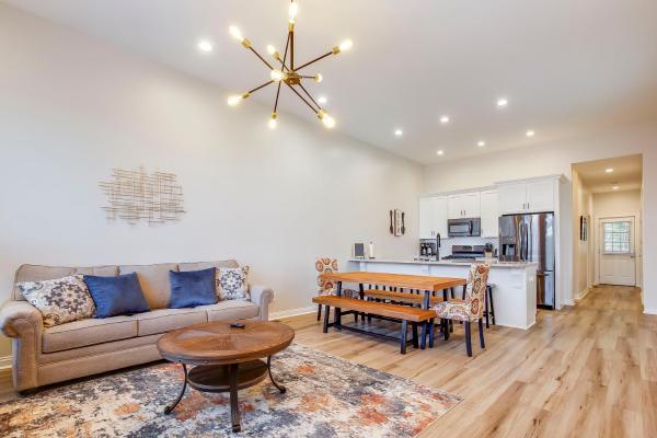 2 King, Sleeps 9, Fair & Expo Ctr, Churchill, Bourbon Tours, Downtown, University Of Louisville, Foodie, Shopping, Nightlife!! - Louisville, KY