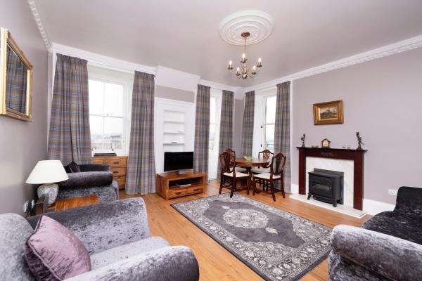 Joivy Cozy Apt Near Edinburgh Castle - Edinburgh Waverley station