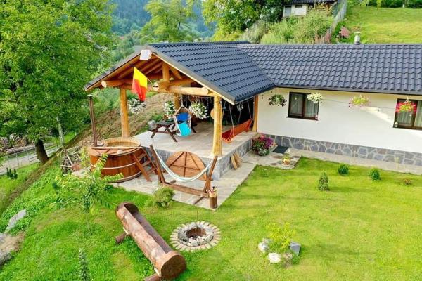 Casa Axa,malul Râului Bistrița,munte,sauna,ciubăr, - Romania