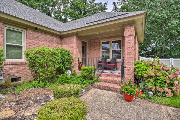 Bright Chesapeake Home Near Shopping And Dining - Chesapeake, VA