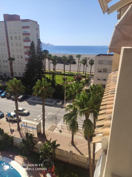 Precioso Atico A Pie De Playa Con Piscina. - Motril