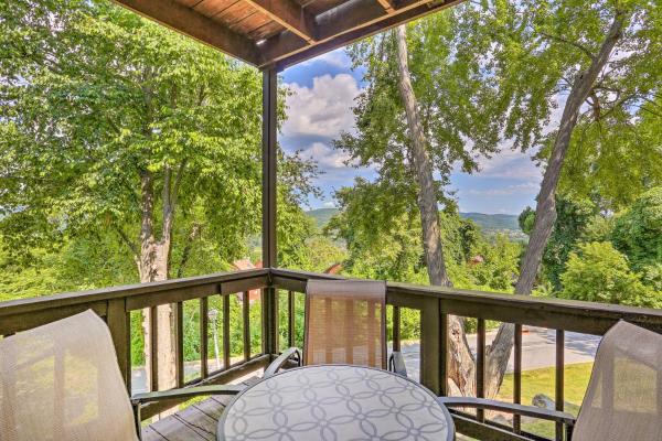 Sun-lit Vernon Condo Less Than 2 Mi To Ski Resort! - Sparta Township, NJ