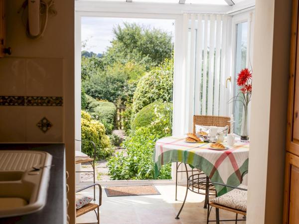 Cosy Cottage With Views Over The Shropshire Hills - Pass The Keys - Shropshire