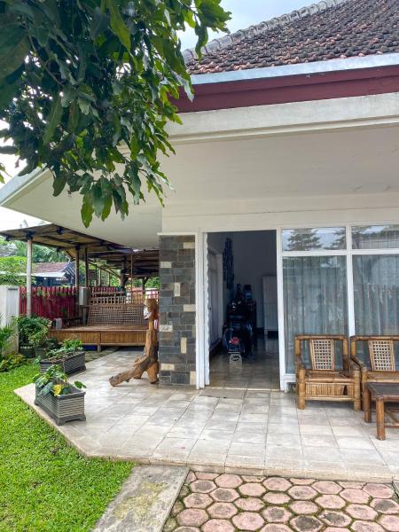 Hostel Wees Een Kind - Malang