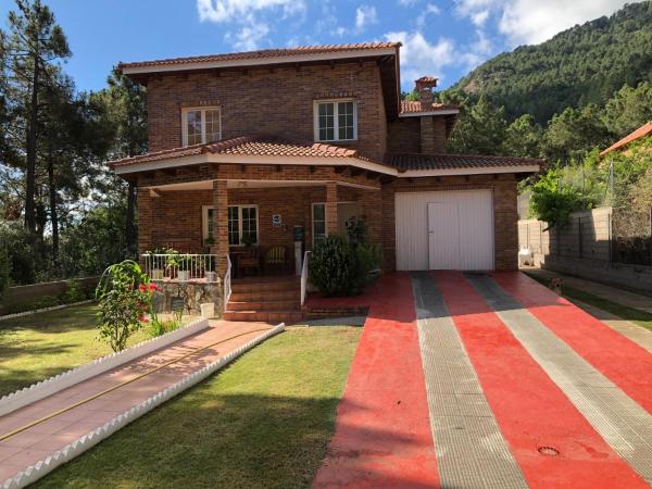 Chalet En El Corazón De La Sierra De Gredos, Pinar De La Atalaya-tiemblo - El Tiemblo