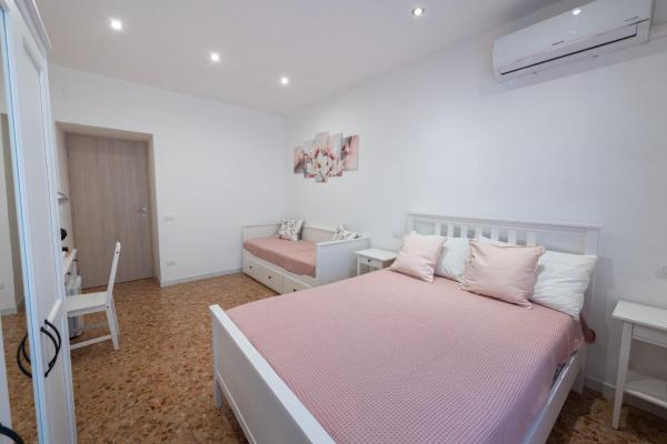 Casa Rosa Beige E Blu - Rom