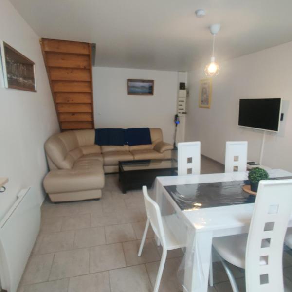 Maison 3 Chambres. Cour Privative 2 Places De Parking Privatives - Loiret