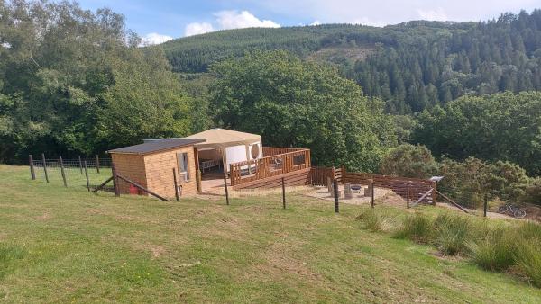 Yurt Uchaf Off-grid Glamping - Penrhyndeudraeth