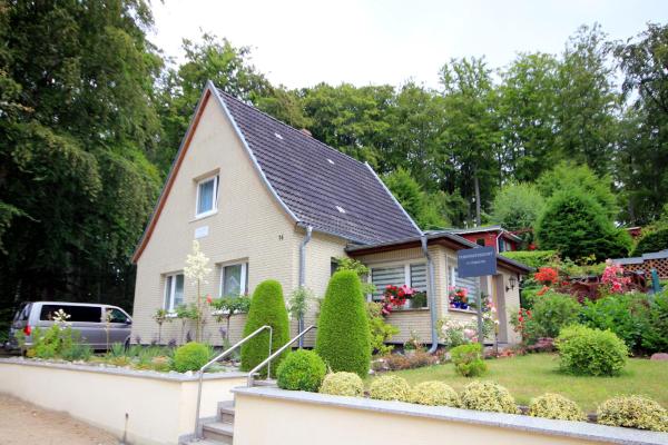 Kleines Haus Am Wald By Rujana - Sellin