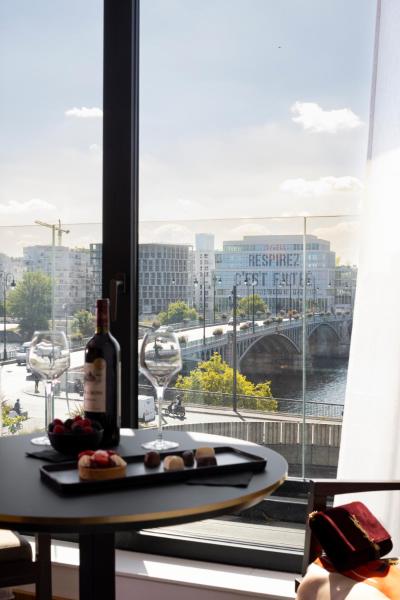 Howard Sur Seine - Asnieres Paris La Defense - Pierrelaye