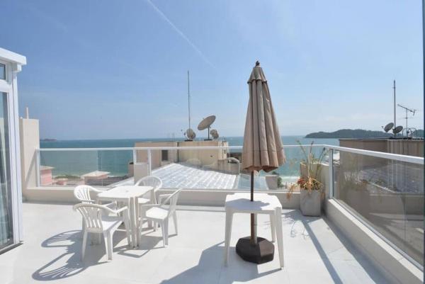 1074 Apartamento De Cobertura Com Linda Vista Para O Mar Com 02 Dormitórios, Na Praia Do Centro De Bombinhas - Bombinhas