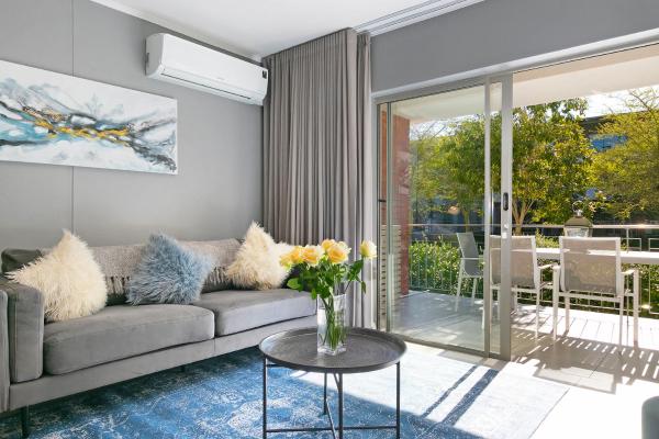 Century City Luxury Two Bedroom Apartment - Goodwood