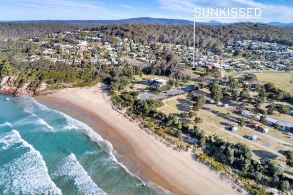 Sun Kissed - As Close As You Get To Pambula Beach - Eden