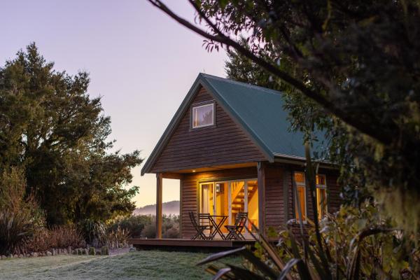 Handcrafted Chalet With Spa Access - West Coast