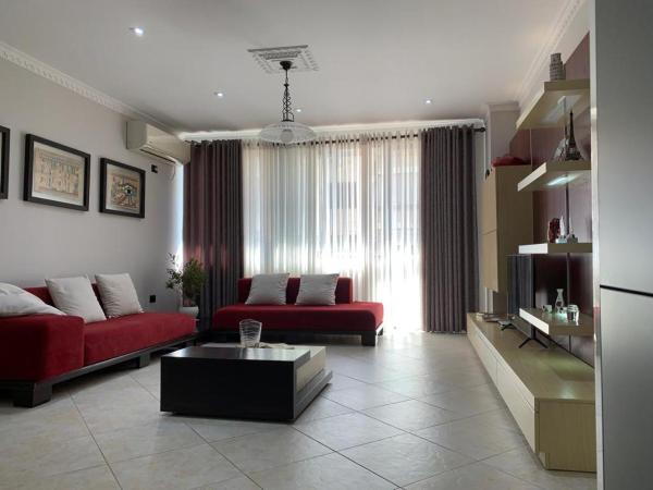 Laureta çAko Apartment - Albania