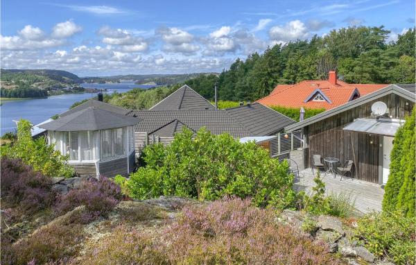 Amazing Home In Henån With Wifi - Sweden