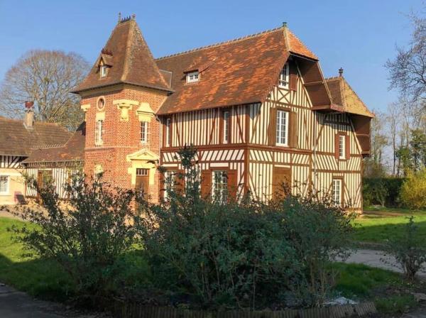 Manoir Normand Au Cœur D’un Domaine Equestre - Houlgate