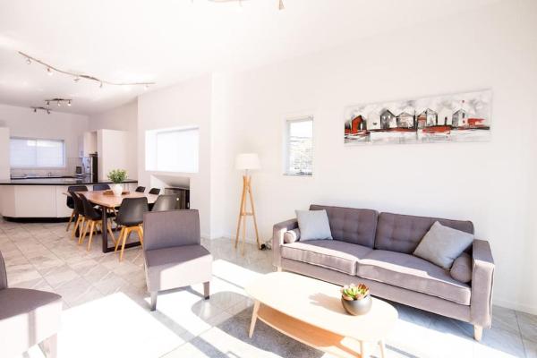 Spacious Townhouse Comfort In Hobart's Heart - Hobart
