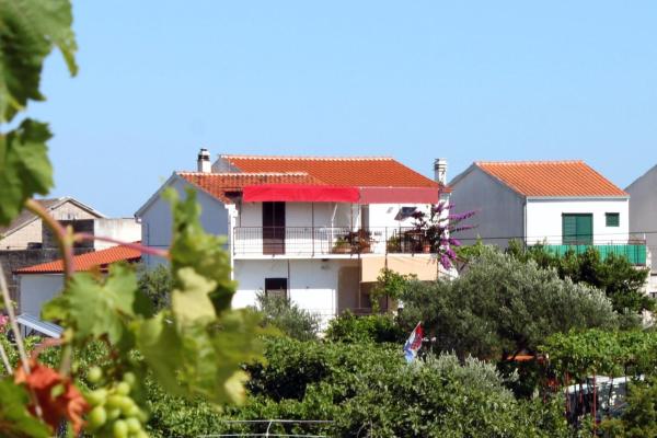 Apartments By The Sea Sucuraj, Hvar - 6732 - Igrane