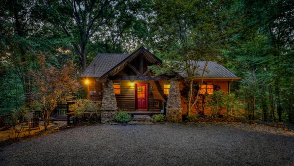 Away To The Lake - Blue Ridge, GA