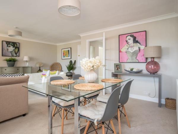 Stylish 2 Bedroom Flat Apartment With Free Parking In Windsor - Pass The Keys - Slough