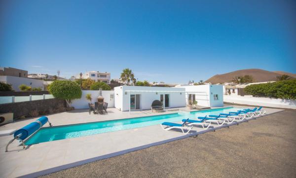 Casa Conil With A Private 25 Meter Heated Pool - Puerto del Carmen