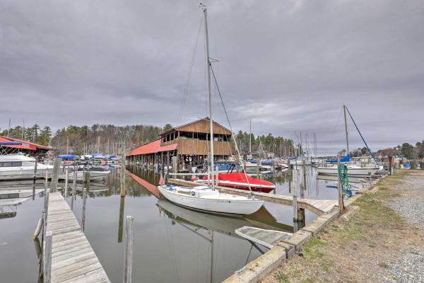 Walk To Marina Cute Gilford Cottage With Grill - New Hampshire
