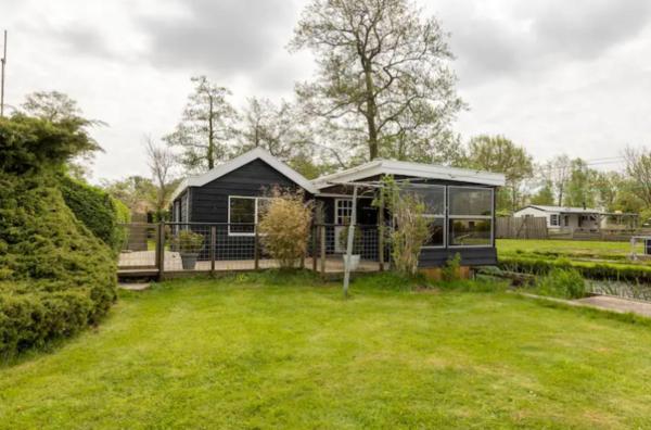 Buiten Huisje Aan De Vaart 1 - Groningen