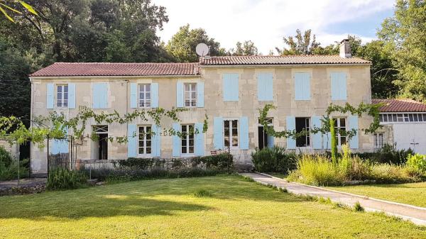 Entre Pierre Et Bois - Charente-Maritime