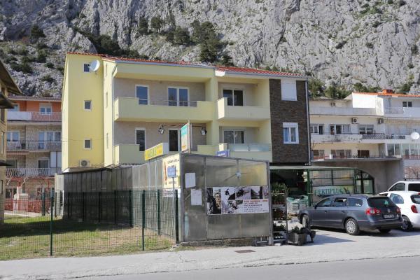 Apartments With Parking Space Omis - 10362 - Omiš