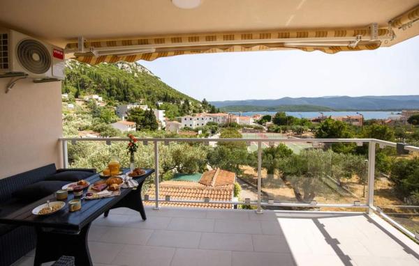 2 Bedroom Amazing Apartment In Klek - Neum