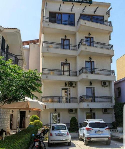 Lucic Rooms & Suites - Budva