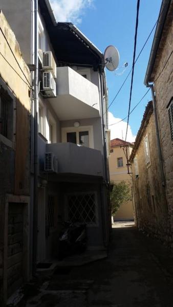 Apartments By The Sea Tisno, Murter - 14410 - Jezera