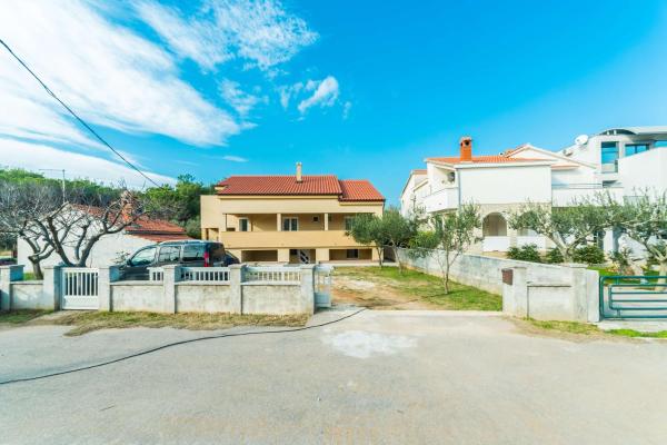 Apartments With Parking Spaces Privlaka, Zadar - 14492 - クロアチア共和国