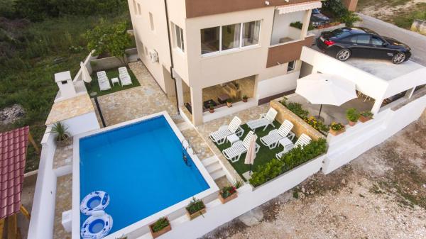 Seaside Apartments With A Swimming Pool Mavarstica, Ciovo - 16730 - Maslinica